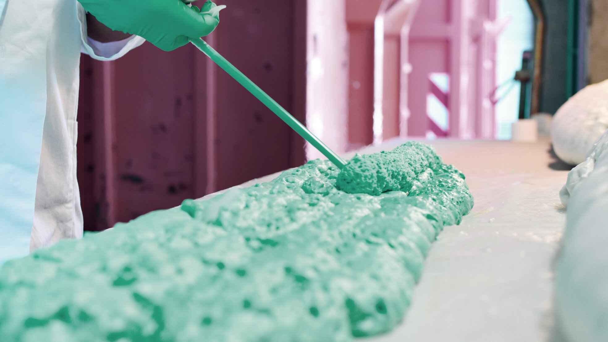 Applying polyurethane foam correctly - instructions | Ramsauer Dichtstoffe